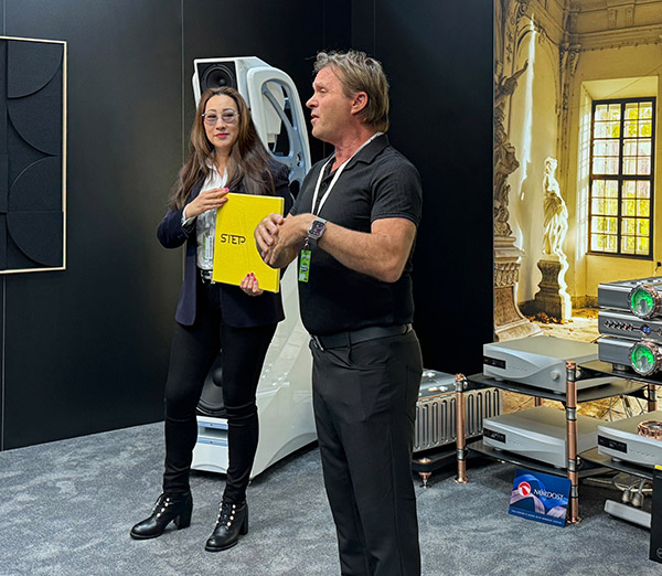 Munich: Abbey Fonn / Nick Getz / Wilson XVX, D’Agostino Relentless, VPI ...