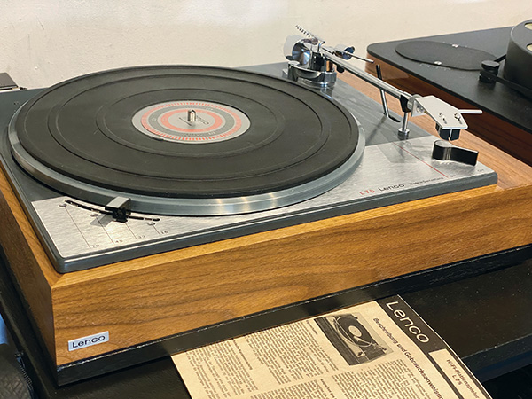 Gramophone Dreams #79: a Vintage Lenco L75 turntable & the PrimaLuna ...