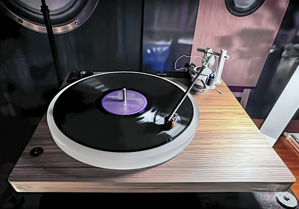 DeVore Fidelity, Leben, Well Tempered Lab, Box Furniture: Vinyl ...